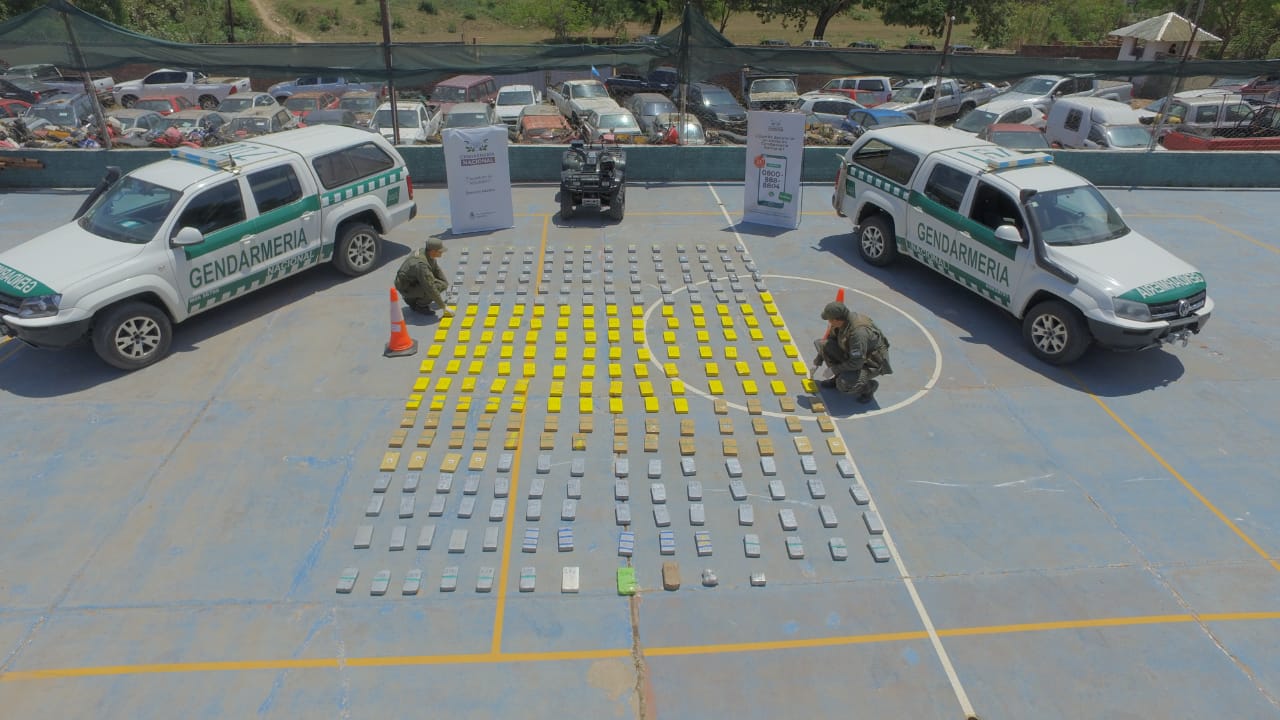 AGARAY: UNA PATURULLA DE GENDARMERÍA DESCUBRIÓ 290 KILOS DE COCAÍNA ...